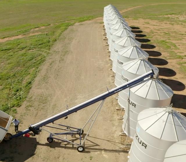 Self Propelled Grain Augers, 10" to 12" dia, up to 21m long (p - Delmade